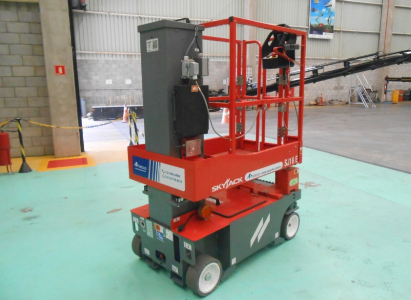 Plataforma Tipo Mastro Vertical 6,5m - Skyjack SJ16E para Trabalho em ...